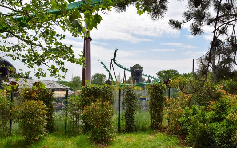 Thorpe Park Shark Hotel Model On Display | Theme Park Guide