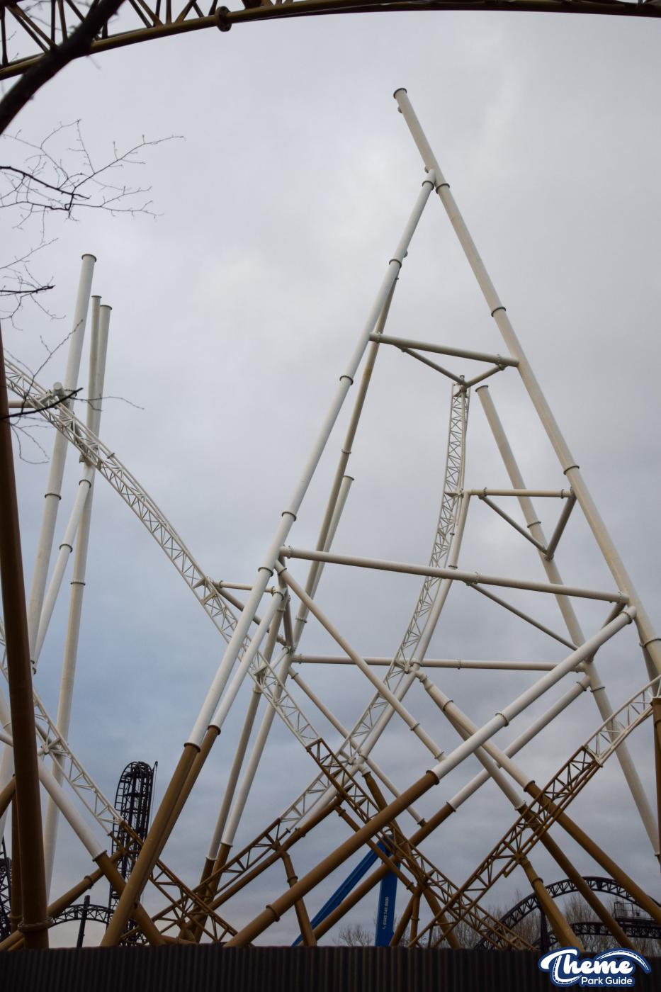 Hyperia Huge Crane Arrives And First Drop Install Continues | Theme ...
